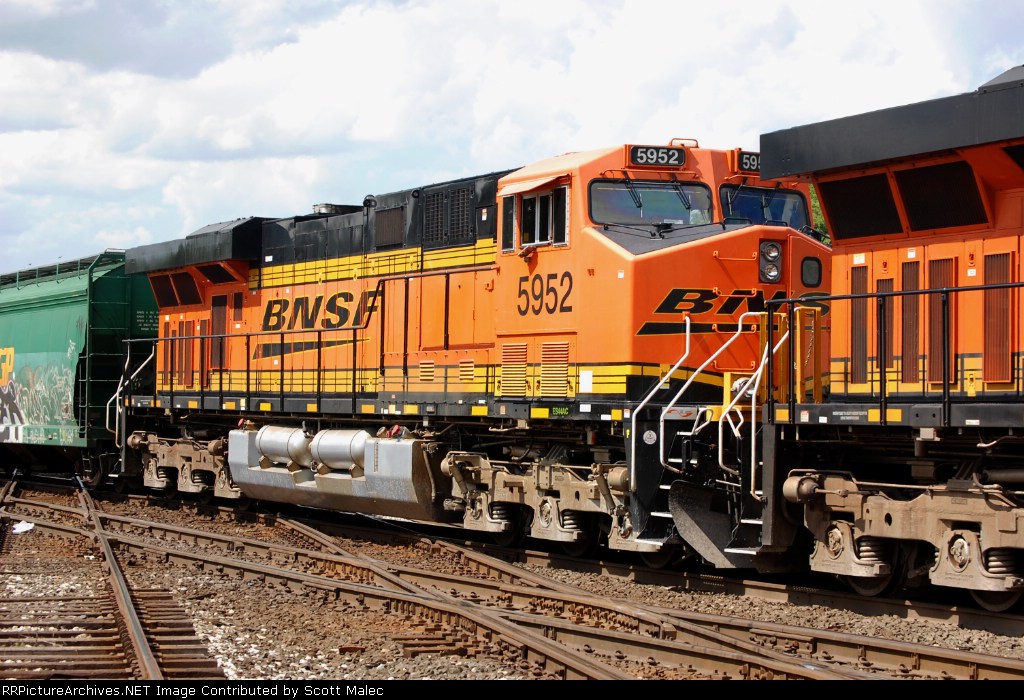 BNSF 5952